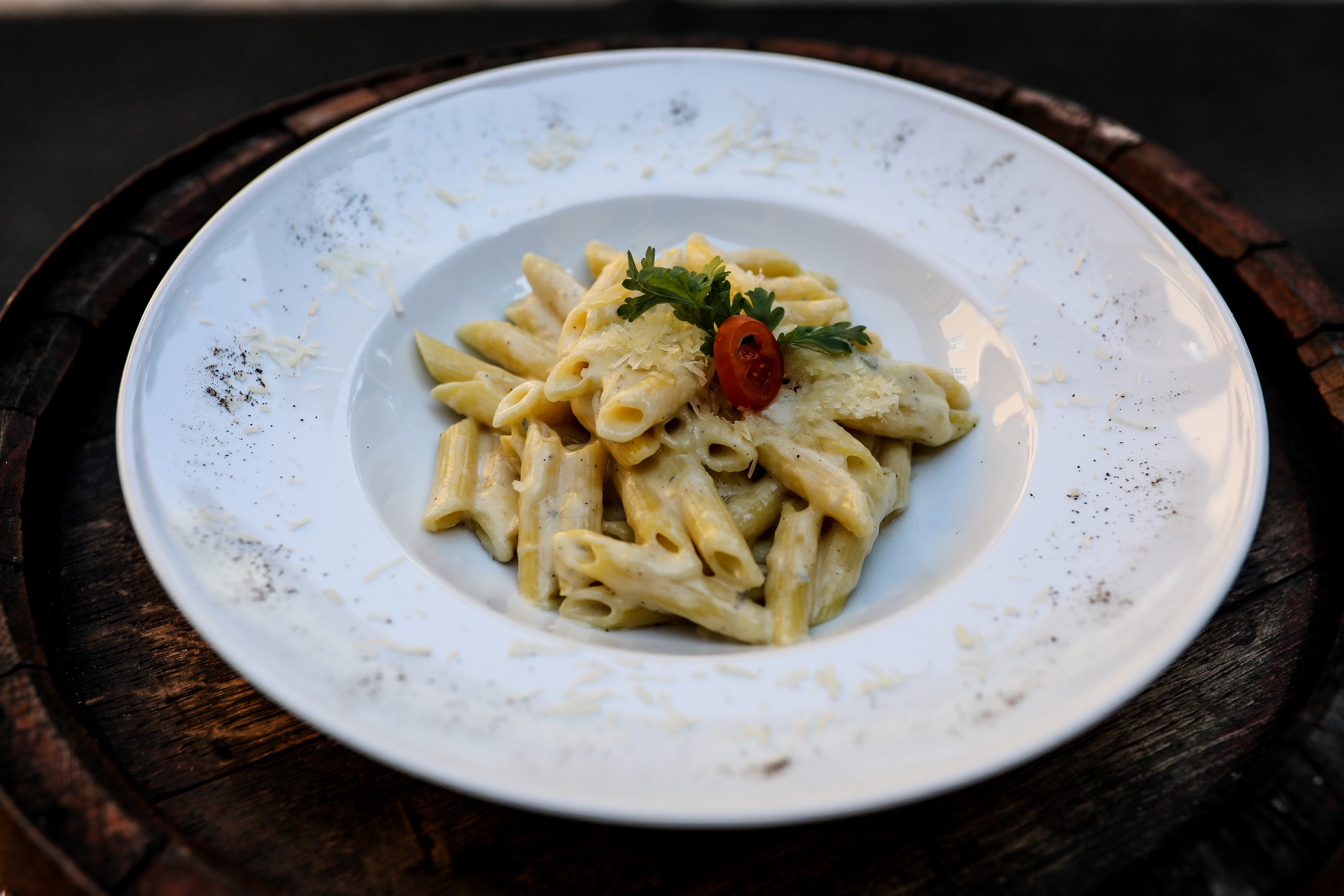 Penne Quattro Formaggi - Delivery Escape Garden Dej